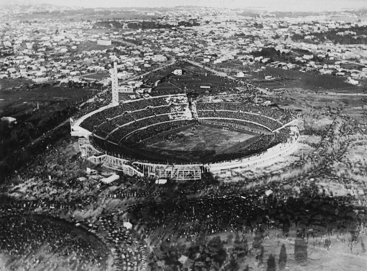 El Estadio Centenario fue construido especialmente para la organización ...